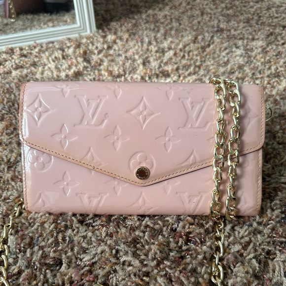 Louis Vuitton | Bags | Louis Vuitton Vernis Sarah Envelope Crossbody ...